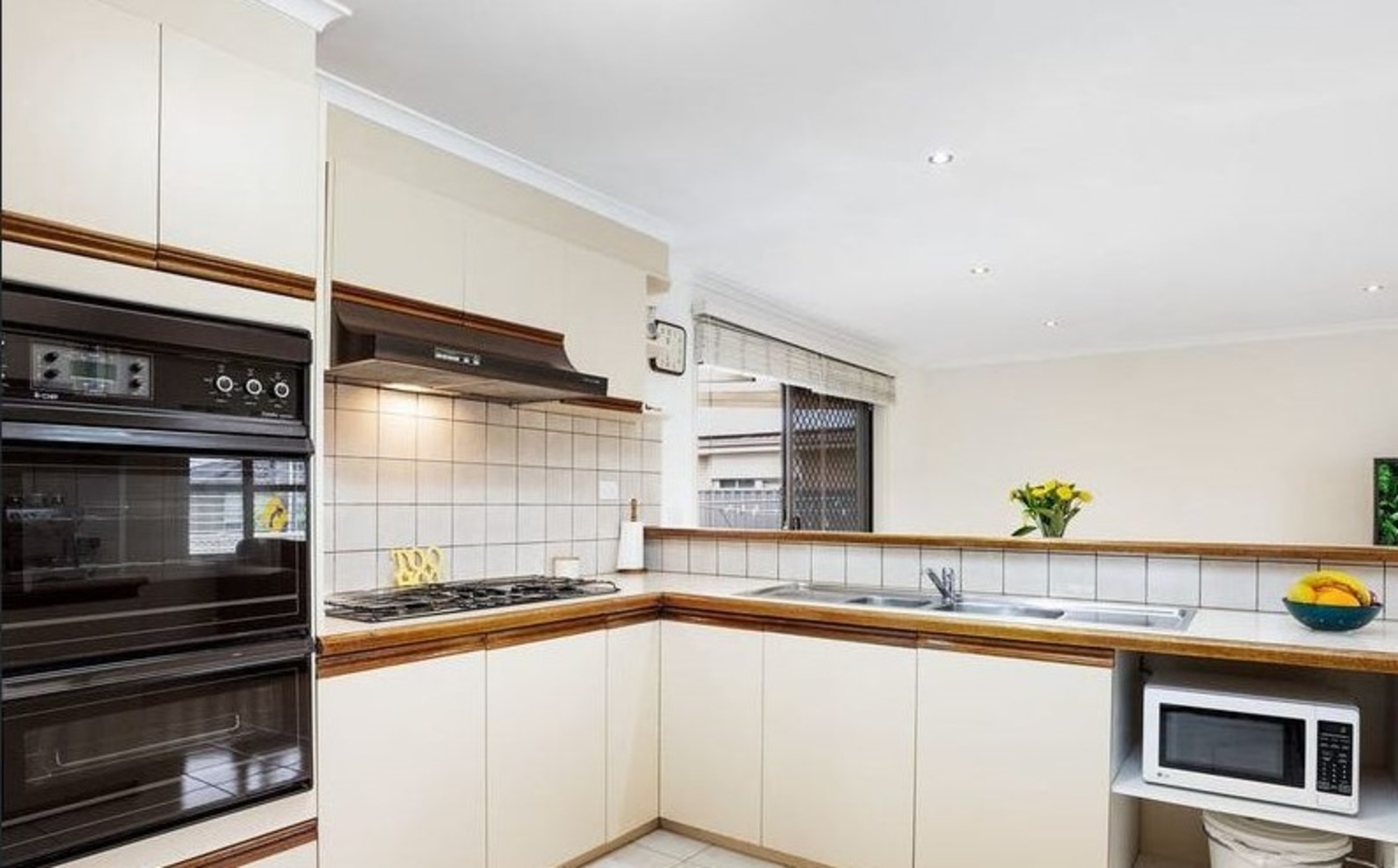 Biggin & Scott - Beautifully presented 3 bedroom Brick veneer residence!